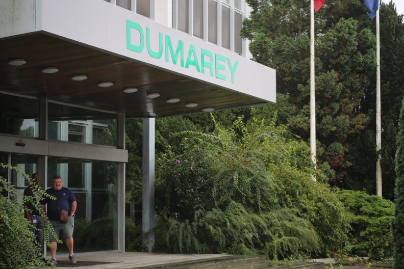 "La direction nous méprise" : les salariés de Dumarey se rassemblent ...